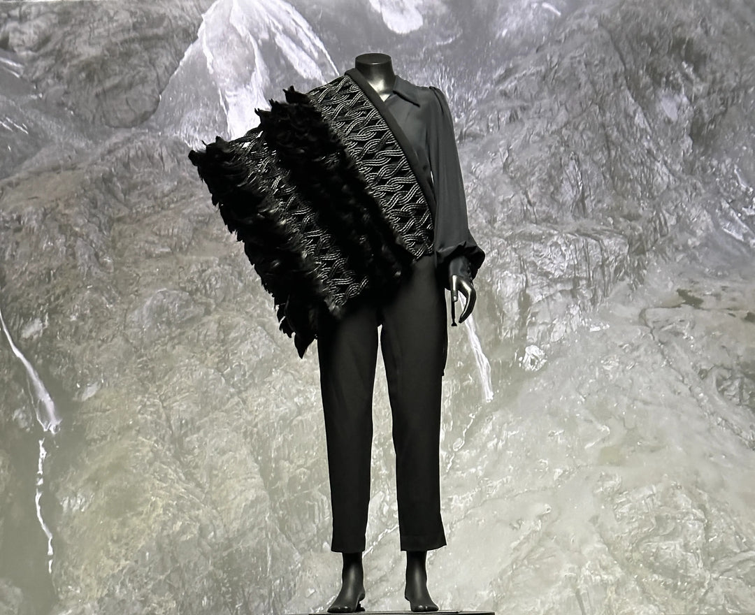 Koekoe | Contemporary hand-woven piece – Kiri Nathan